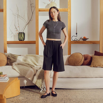 この夏の必見トレンド「ジョーツ、バミューダ、キュロッツ」の着こなしガイド｜GU TOPICS