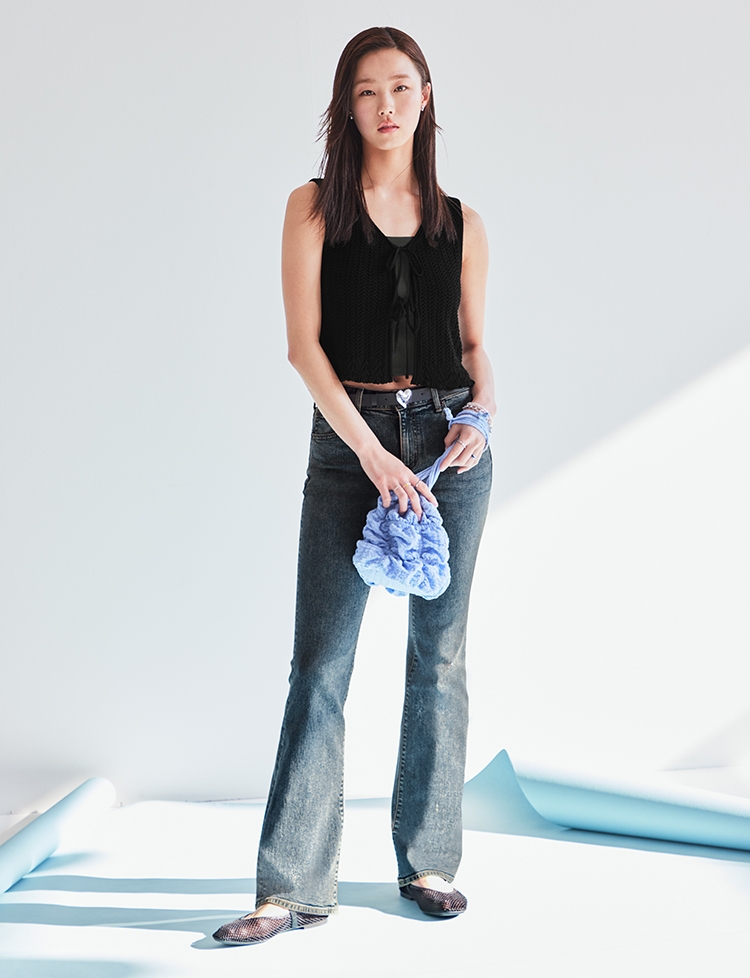 GU Topic喇叭褲穿搭2025必看範例！6款神褲推薦&男女皆宜的不敗混搭術 - GU台灣